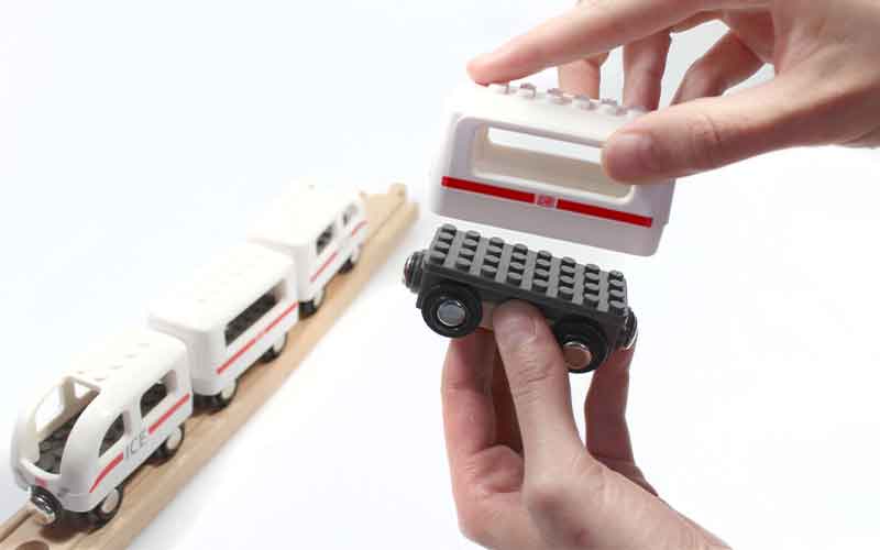ICE toy train "Noppi" connects wooden train & clamping block ...